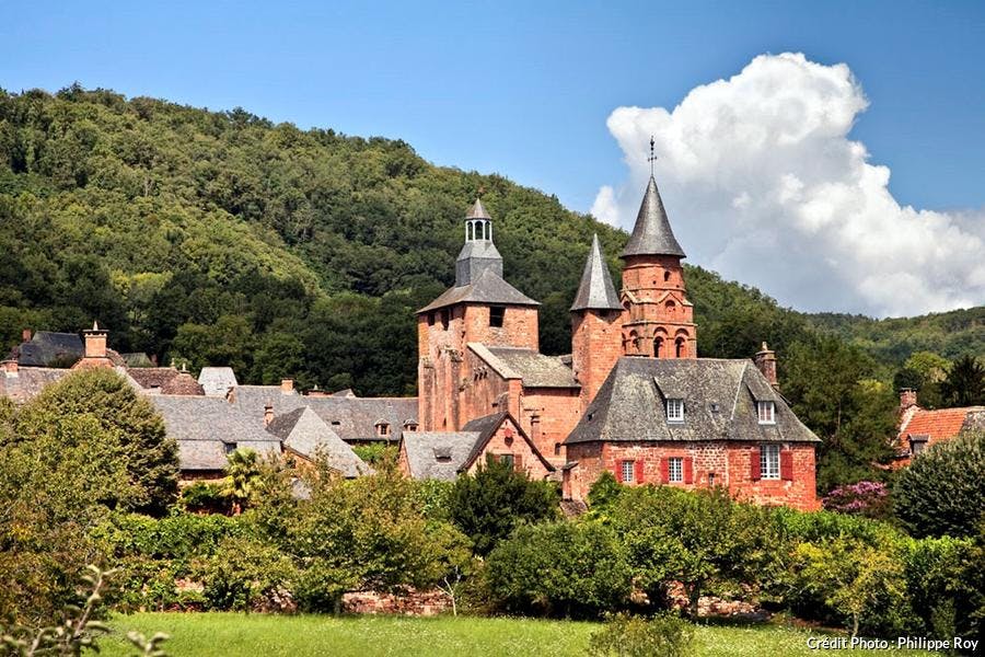 Découvrez Collonges-la-Rouge, petite cité haute en couleur - Détours en ...