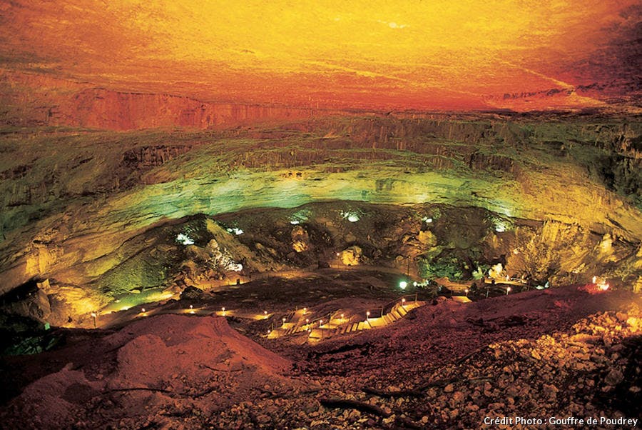 Les 15 grottes et gouffres à visiter absolument I Détours en France