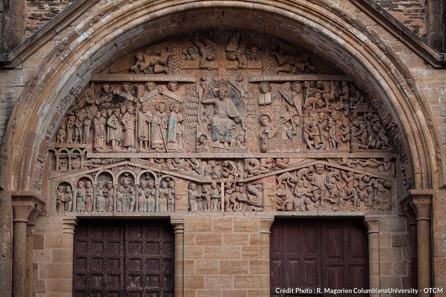 Abbatiale de Conques, l'histoire sacrée de Sainte Foy - Détours en France