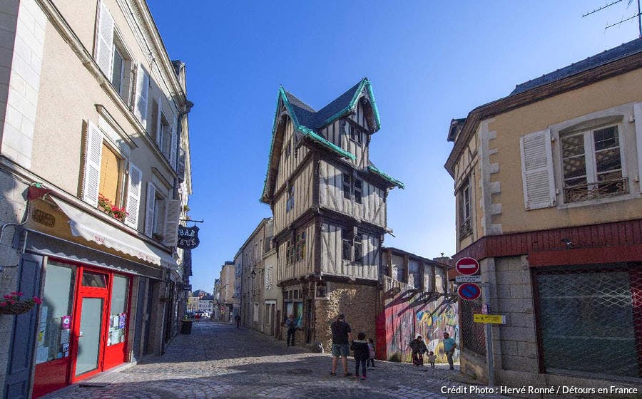 Que faire à Laval ? 10 idées de site à visiter I Détours en France